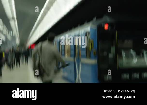 Mtr underground train doors Stock Videos & Footage - HD and 4K Video ...