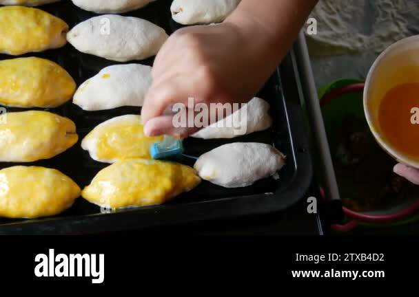 Oblong cake Stock Videos & Footage - HD and 4K Video Clips - Alamy