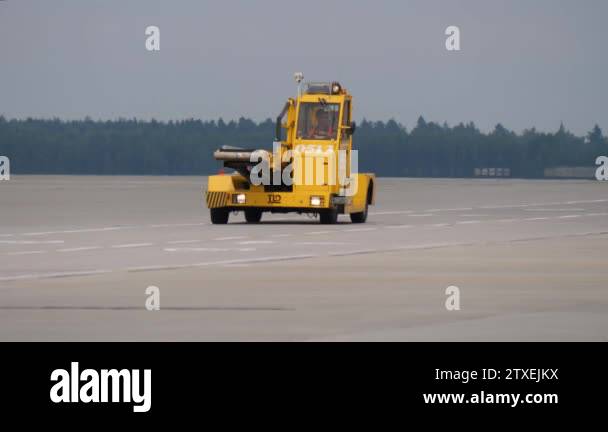 Ground support vehicle aerodrome Stock Videos & Footage - HD and 4K ...