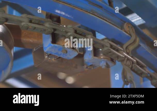 Conveyor chain Stock Videos & Footage - HD and 4K Video Clips - Alamy
