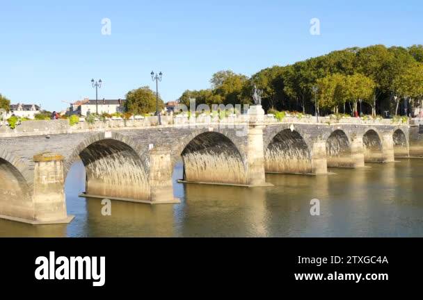 The Verdun bridge in Angers (France) is a 105 meters long masonry ...
