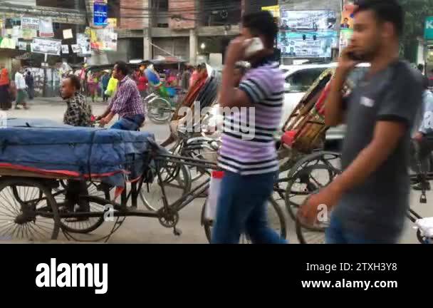 Unidentified people and street traffic at the Ring Road in the Adabor ...