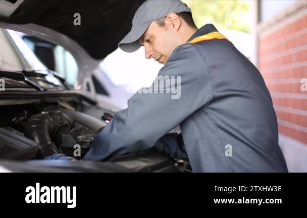 Workshop van Stock Videos & Footage - HD and 4K Video Clips - Alamy