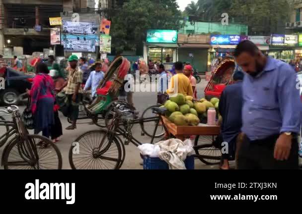 Unidentified people and street traffic at the Ring Road in the Adabor ...