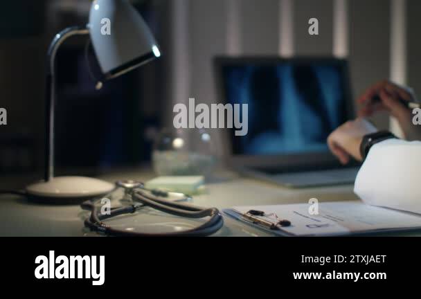 Roentgen hand x ray Stock Videos & Footage - HD and 4K Video Clips - Alamy
