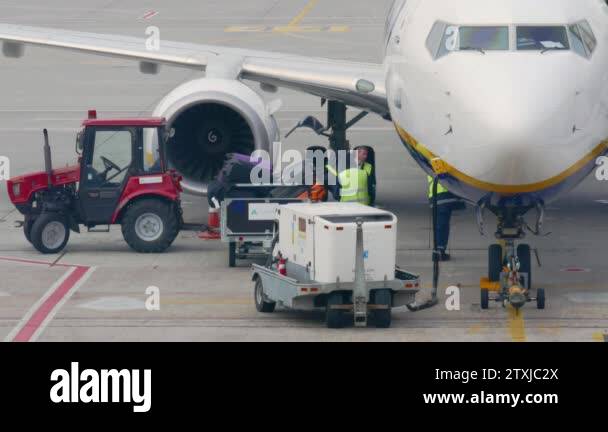 Baggage loading in the aircraft Stock Videos & Footage - HD and 4K ...