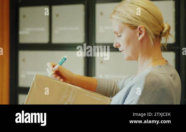 Parcel po Stock Videos & Footage - HD and 4K Video Clips - Alamy