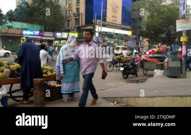 Unidentified people and street traffic at the Ring Road in the Adabor ...