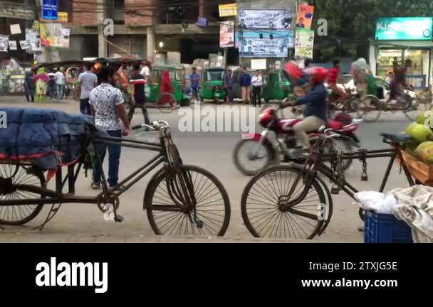 Unidentified people and street traffic at the Ring Road in the Adabor ...