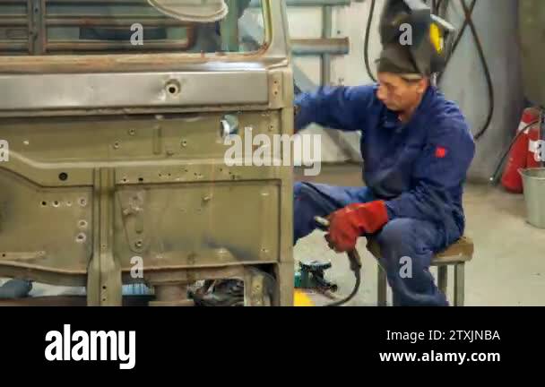 Assembling truck Stock Videos & Footage - HD and 4K Video Clips - Alamy