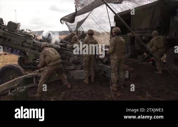 Soldiers firing an M777 Ultra-lightweight Field Howitzer on the ...