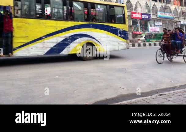 Unidentified people and street traffic at the Ring Road in the Adabor ...