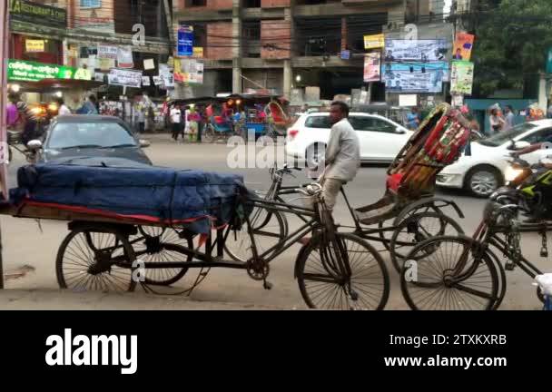 Unidentified people and street traffic at the Ring Road in the Adabor ...