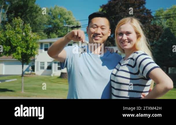 Keys on chain Stock Videos & Footage - HD and 4K Video Clips - Alamy