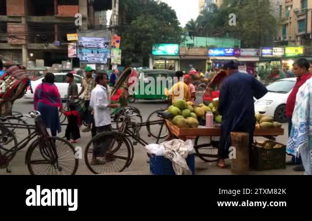 Unidentified people and street traffic at the Ring Road in the Adabor ...
