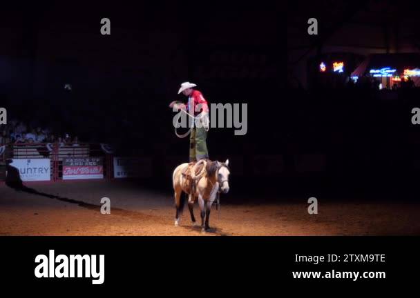 FORT WORTH, TEXAS, USA - JULY 2018: American cowboy performing lasso ...