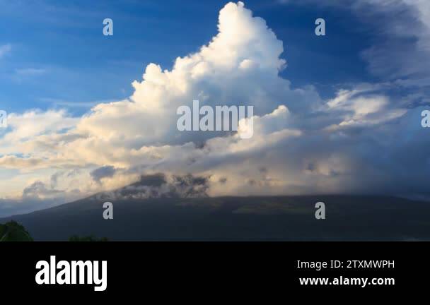 Mt mayon volcano Stock Videos & Footage - HD and 4K Video Clips - Alamy