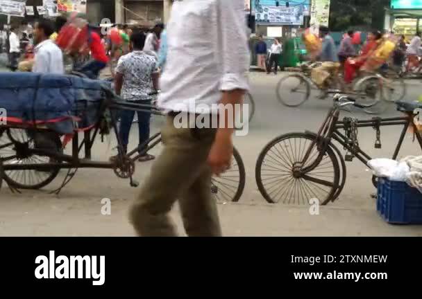 Unidentified people and street traffic at the Ring Road in the Adabor ...