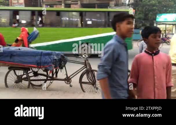 Unidentified people and street traffic at the Ring Road in the Adabor ...