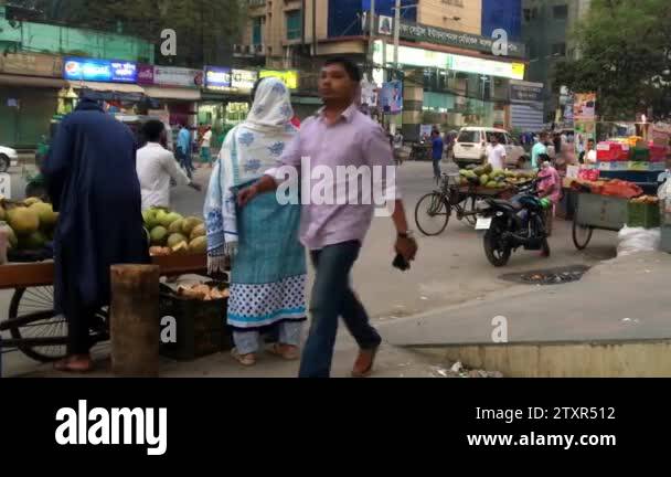 Unidentified people and street traffic at the Ring Road in the Adabor ...