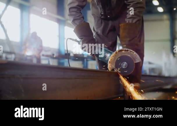 Refinery worker cut Stock Videos & Footage - HD and 4K Video Clips - Alamy