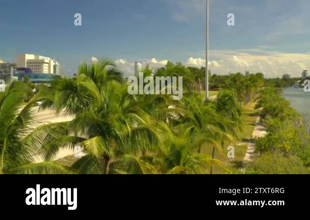 Welcome to Miami sign Julia Tuttle causeway and Mount Sinai Hospital ...