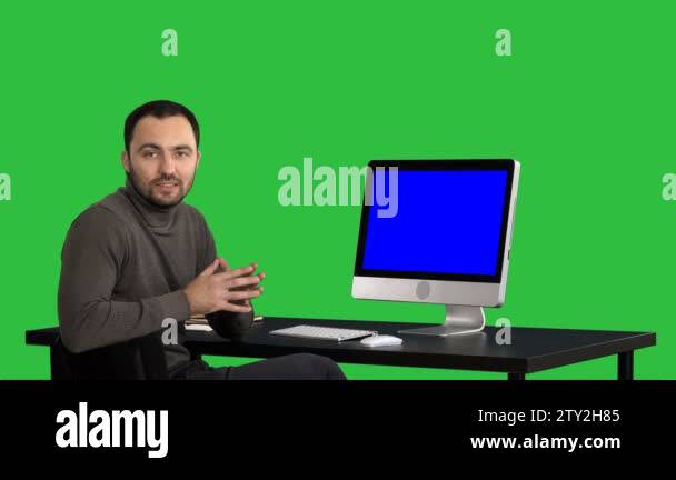 Handsome businessman looking in camera and talking on a Green Screen ...
