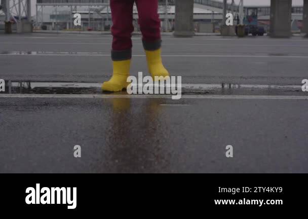 Puddle dance Stock Videos & Footage - HD and 4K Video Clips - Alamy