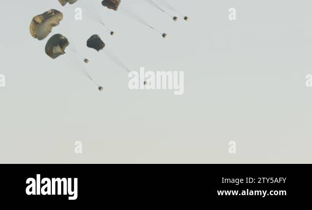 130 hercules cargo plane Stock Videos & Footage - HD and 4K Video Clips ...