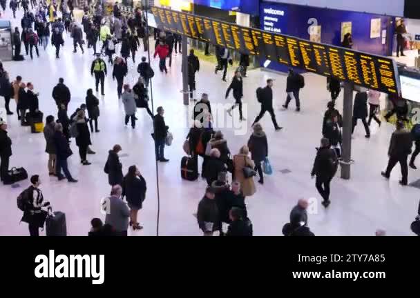 Waterloo station platform rush hour Stock Videos & Footage - HD and 4K ...