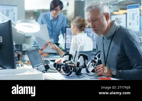 Robot programming Stock Videos & Footage - HD and 4K Video Clips - Alamy