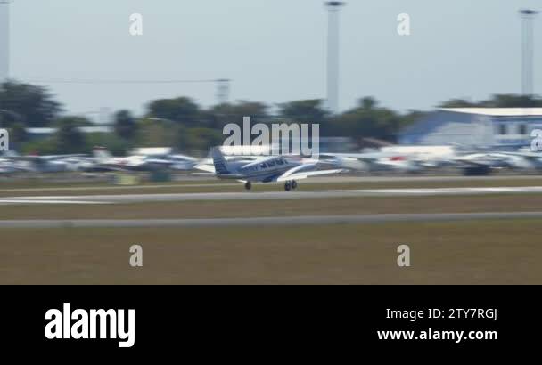 Take off practice Stock Videos & Footage - HD and 4K Video Clips - Alamy