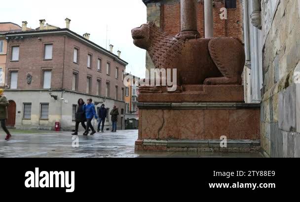 Lion statue in piazza Stock Videos & Footage - HD and 4K Video Clips ...