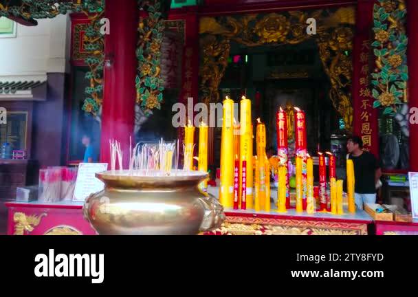 Kuan yin altar Stock Videos & Footage - HD and 4K Video Clips - Alamy