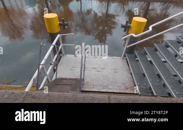 Mooring place Stock Videos & Footage - HD and 4K Video Clips - Alamy