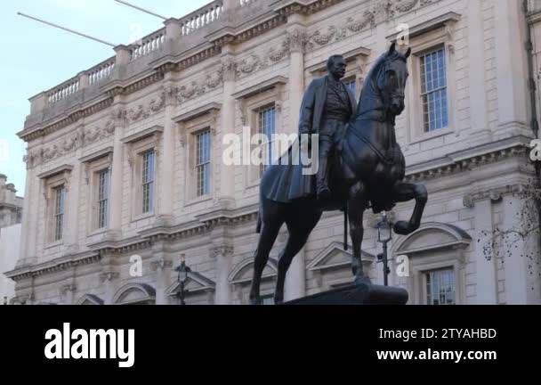 Statues whitehall Stock Videos & Footage - HD and 4K Video Clips - Alamy