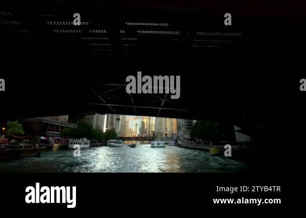 Landmarks of chicago Stock Videos & Footage - HD and 4K Video Clips - Alamy