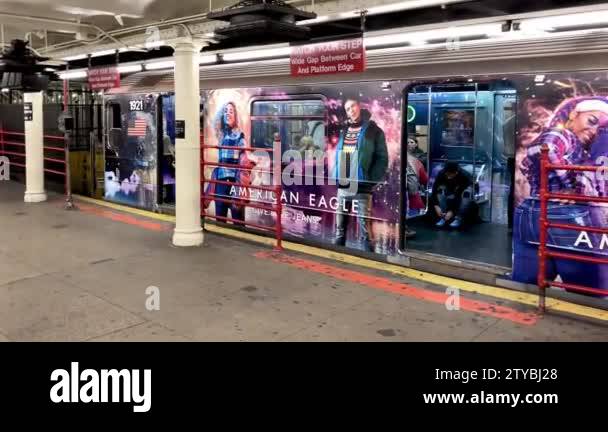 Metro platform Stock Videos & Footage - HD and 4K Video Clips - Alamy