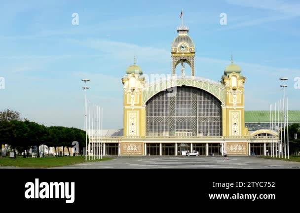 Sunny clock Stock Videos & Footage - HD and 4K Video Clips - Alamy