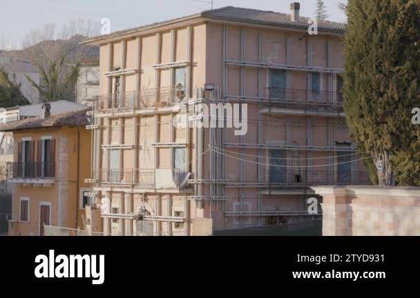 Earthquake scaffold Stock Videos & Footage - HD and 4K Video Clips - Alamy