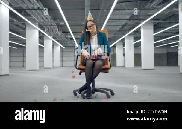 Lady throwing Stock Videos & Footage - HD and 4K Video Clips - Alamy