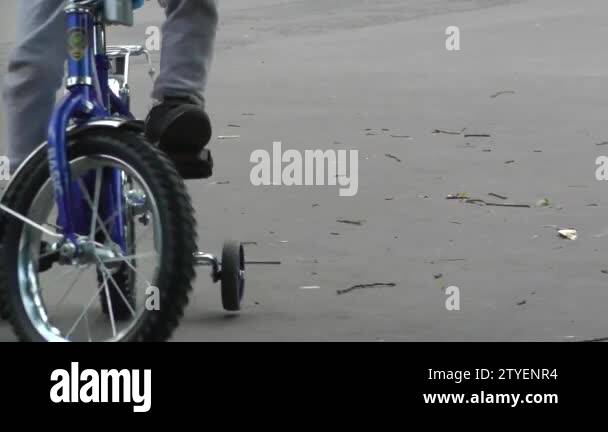 Circle pad Stock Videos & Footage - HD and 4K Video Clips - Alamy