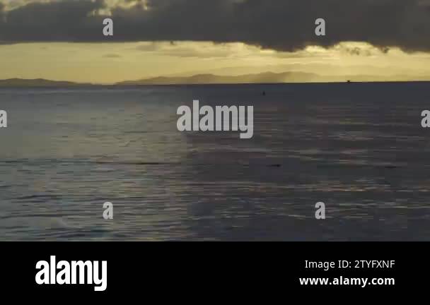 Horizontal sea Stock Videos & Footage - HD and 4K Video Clips - Alamy