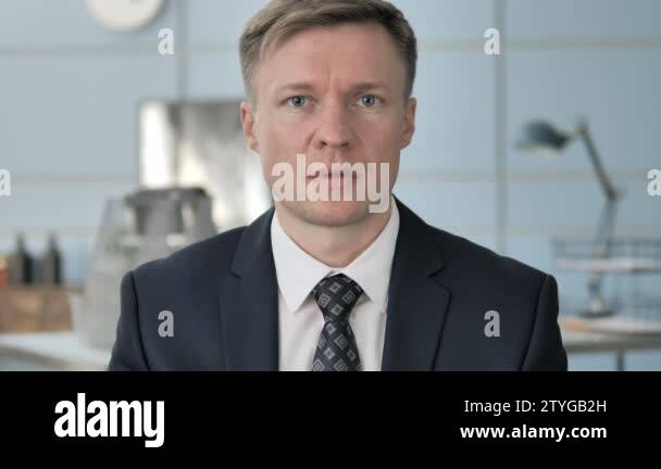 Portrait of shocked Stock Videos & Footage - HD and 4K Video Clips - Alamy