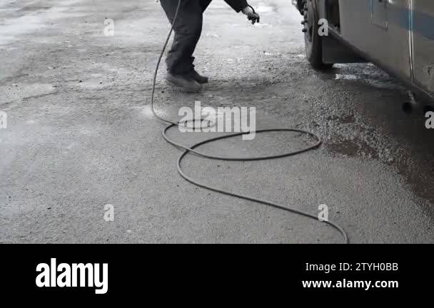 Inflatable tyre compressor with black hose and external pressure sensor ...