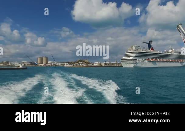 Bermuda hamilton waterfront with cruise ship Stock Videos & Footage ...