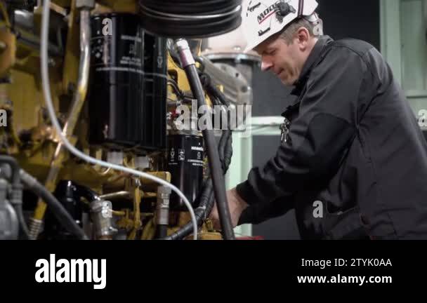Engines for repairs Stock Videos & Footage - HD and 4K Video Clips - Alamy