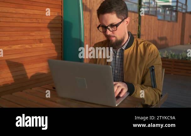 Man pc outside Stock Videos & Footage - HD and 4K Video Clips - Alamy