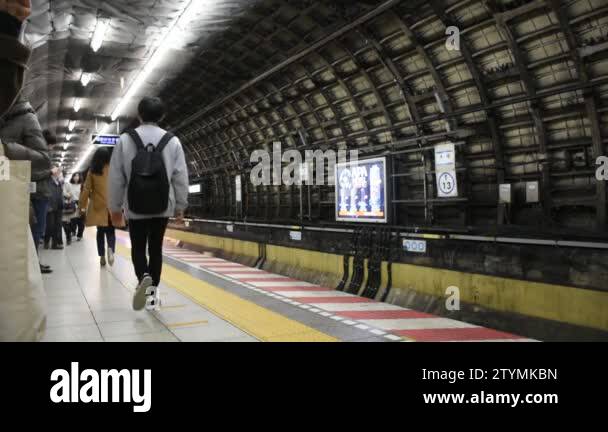 TOKYO, JAPAN - MARCH 30 : Japanese people and foreigner traveler ...