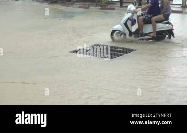 Overflowing drain Stock Videos & Footage - HD and 4K Video Clips - Alamy